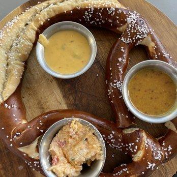 Burgee Bar | Florida Keys & Key West